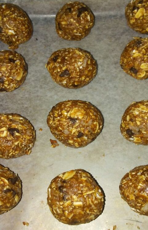 Chewy chocolate PB energy bites Recipe | SparkRecipes