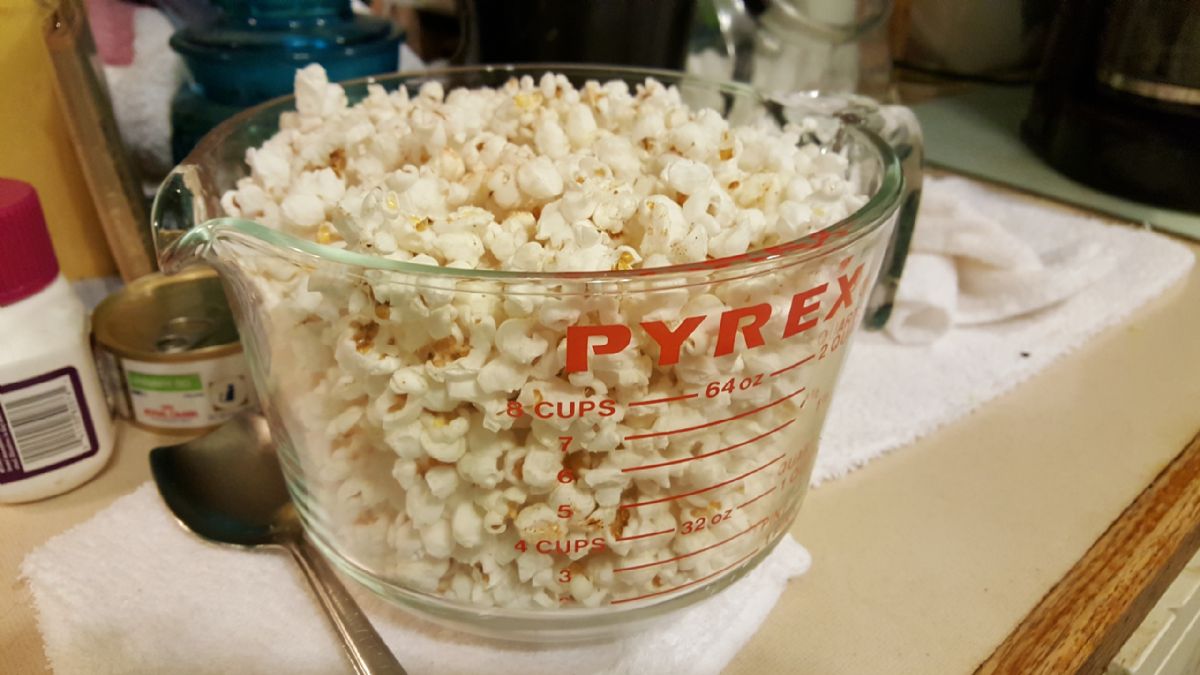 Popcorn homemade popped 1c=58cals Sesame Oil, white kernels pop corn ...