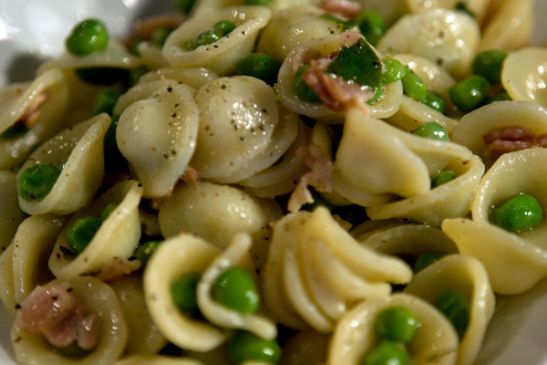 Mini shell pasta with a creamy smoked bacon and portobello mushroom and ...